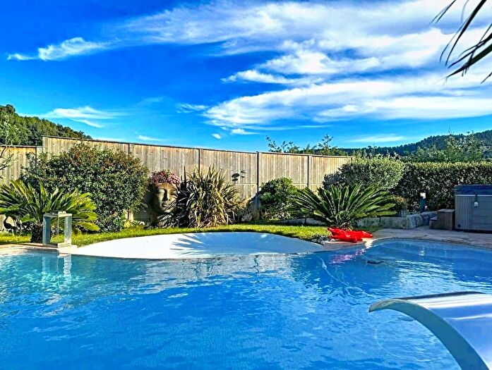 Maison à vendre - Le Beausset - 6 pièces - 3 chambres