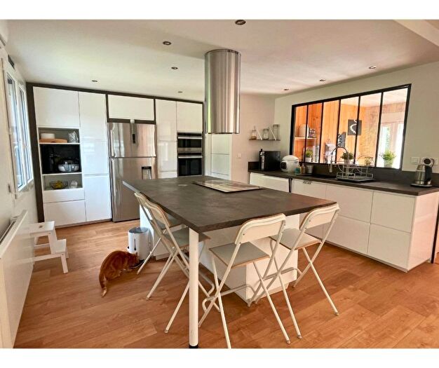 Maison à vendre - Aydat - 10 pièces - 4 chambres