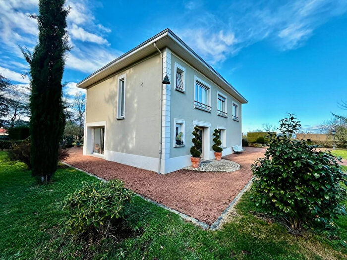 Maison à vendre - Commelle-Vernay - 7 pièces - 4 chambres