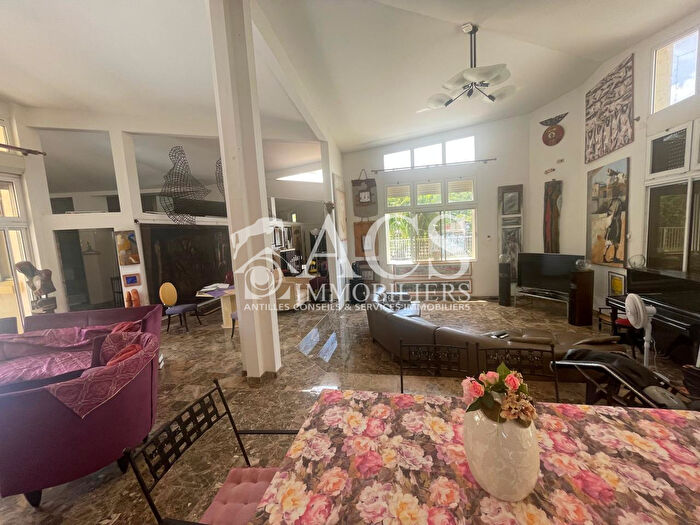 Maison à vendre - Le Marin - 8 pièces - 5 chambres