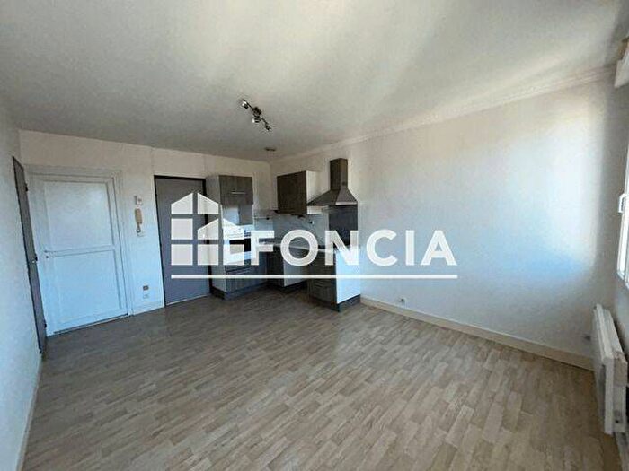 Centre Ville Nord, Rochefort : Appartement 2 pièces à louer
