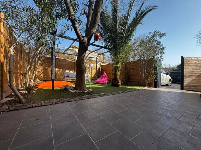 Appartement à vendre - Marseille e  - 2 pièces - 1 chambre