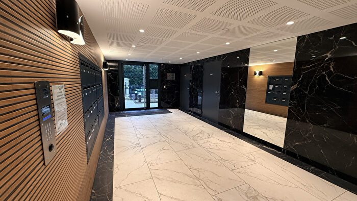 Appartement à vendre - Villiers-Saint-Frédéric - 4 pièces - 3 chambres