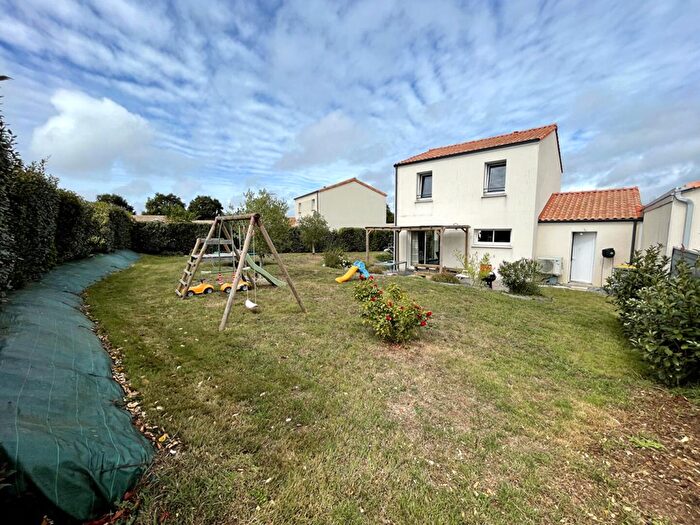 Maison à vendre - Saint-Viaud - 5 pièces - 3 chambres