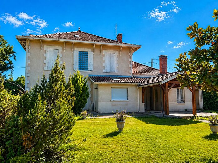 Salles - Maison 8 pièces à vendre