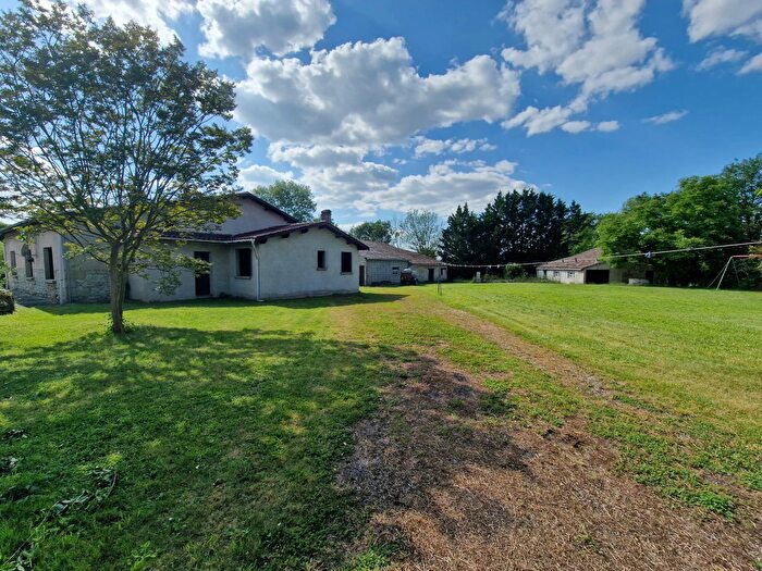 Maison à vendre - Monbahus - 8 pièces - 4 chambres