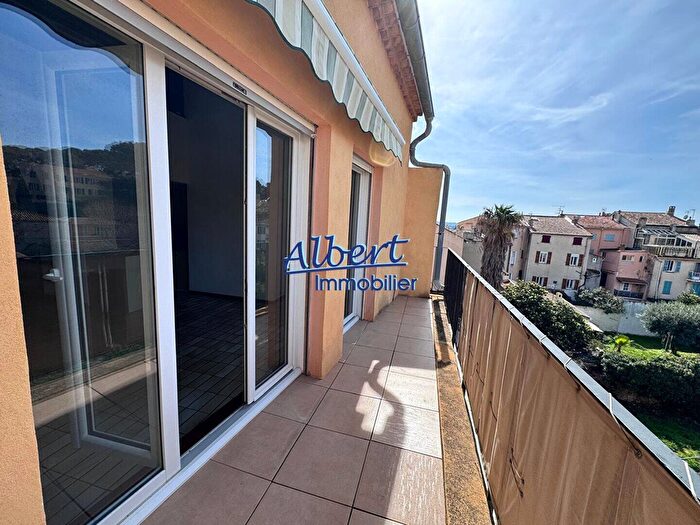 Appartement à louer - Centre Ville, Sanary-sur-Mer - 4 pièces - 3 chambres