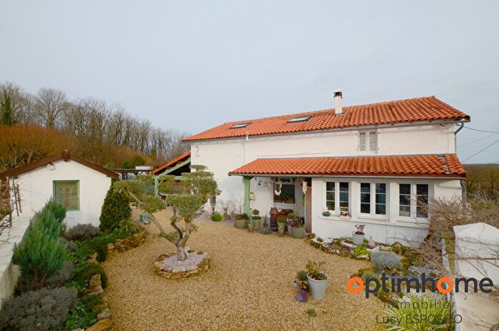 Maison à vendre - Nieuil - 6 pièces - 4 chambres