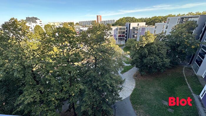 Quartiers Sud-Ouest, Sainte-Thérèse : Appartement 3 pièces à vendre