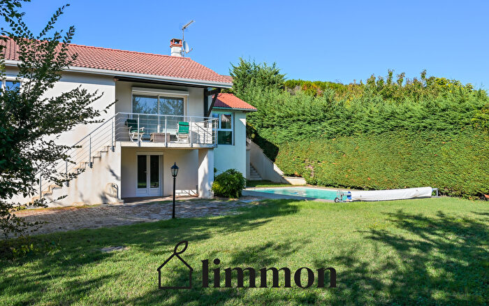 Maison à vendre - Cailloux-sur-Fontaines - 6 pièces - 4 chambres