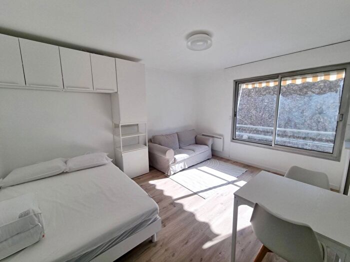 Appartement à louer - Violet Commerce, Paris ème arrondissement - 1 pièce