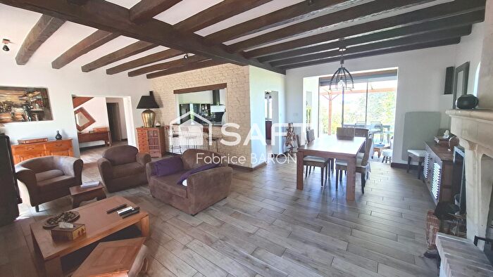 Maison 8 pièces à Monthoiron, à vendre