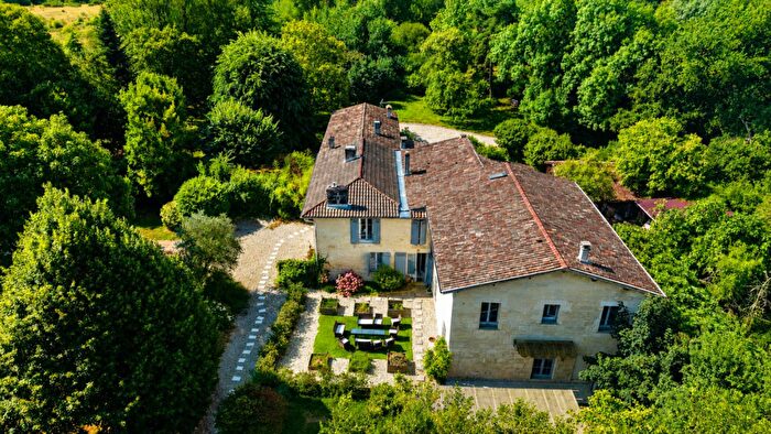 Carignan-de-Bordeaux : Maison 11 pièces à vendre