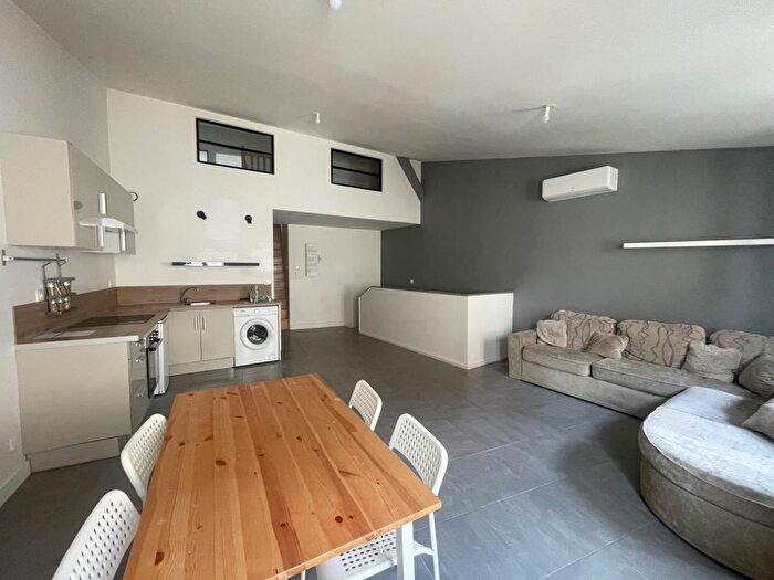 Appartement à louer - Beaucaire, Centre-ville - 3 pièces - 2 chambres