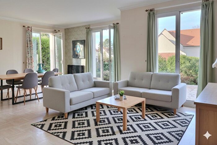 Maison à vendre - Saint-Nom-la-Bretèche - 9 pièces - 6 chambres