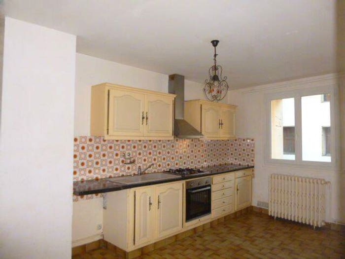 Sainte-Foy-la-Grande : Appartement 4 pièces à louer