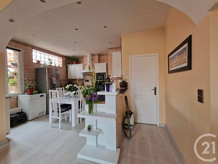 Maisons à vendre et appartements à louer - 1