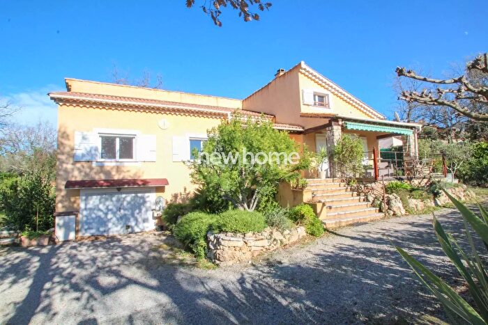 Maison à vendre - Bagnols-en-Forêt - 8 pièces - 5 chambres