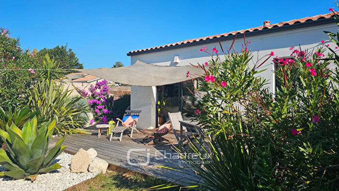 Saint-Palais-sur-Mer : Maison 3 pièces à vendre