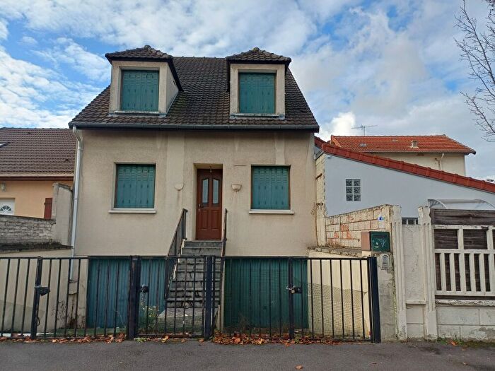 Maison à vendre - Arnouville, Centre-ville - 7 pièces - 5 chambres