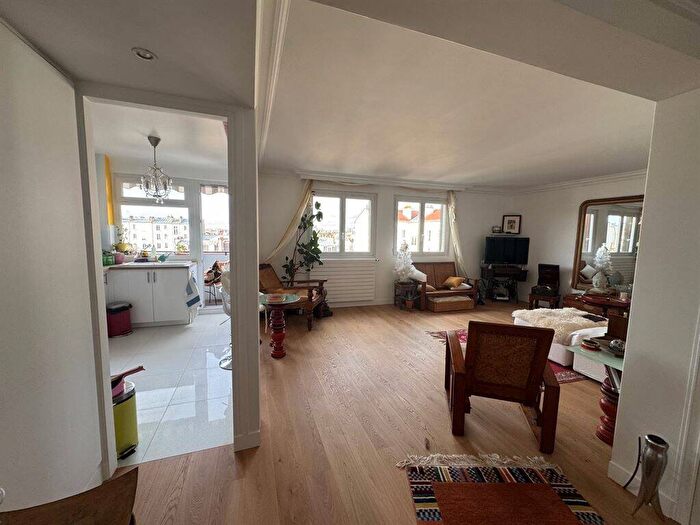 Appartement à louer - Gabrielle Leclerc, Charenton-le-Pont - 2 pièces - 1 chambre