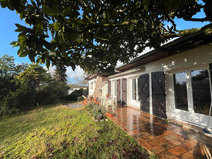 Maison à vendre - Saint-Pierre-du-Mont - 5 pièces - 4 chambres