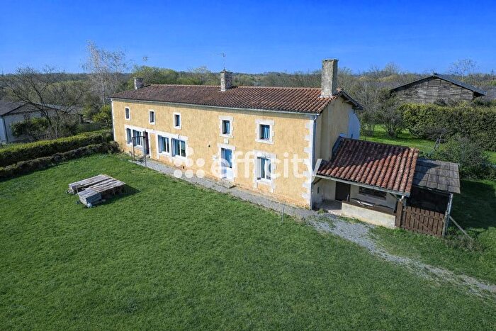 Maison à vendre - Rouillé - 12 pièces - 6 chambres