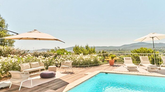 Maison à vendre - Grimaud - 7 pièces - 5 chambres