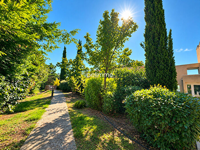 Salon-de-Provence, Touret, Route d'Eyguières : Appartement 2 pièces à vendre