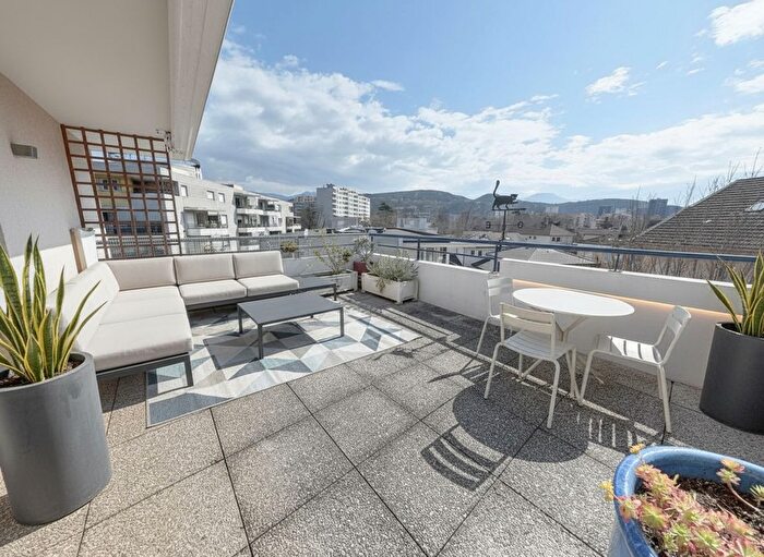 Appartement à vendre - Échirolles, Centre-ville - 4 pièces - 3 chambres