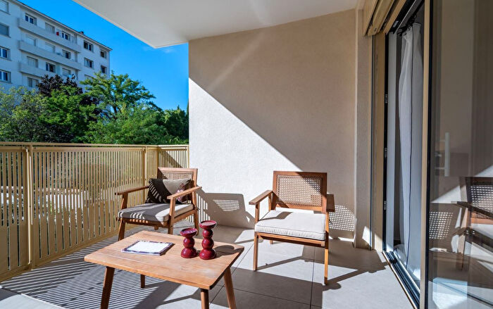 Appartement à vendre - Saint-Priest, Centre-ville - 3 pièces - 2 chambres