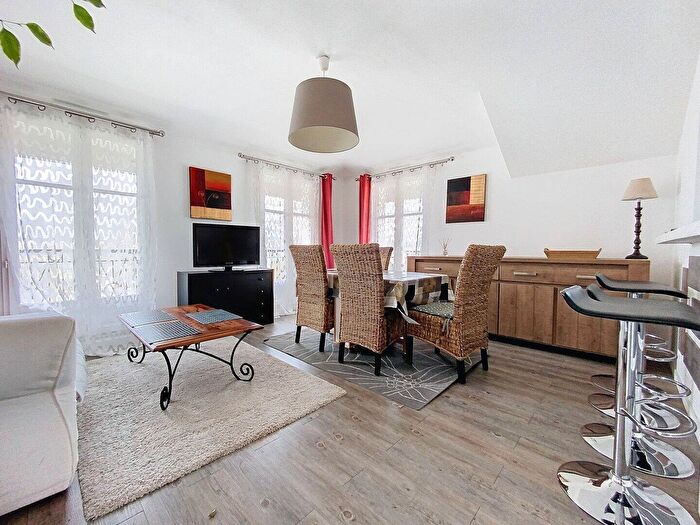 Appartement à louer - Bailly-Romainvilliers - 4 pièces - 3 chambres