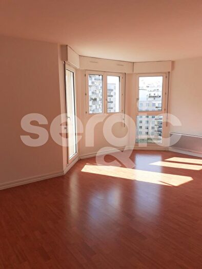 Appartement 3 pièces à louer à Courbevoie, Hôtel de ville