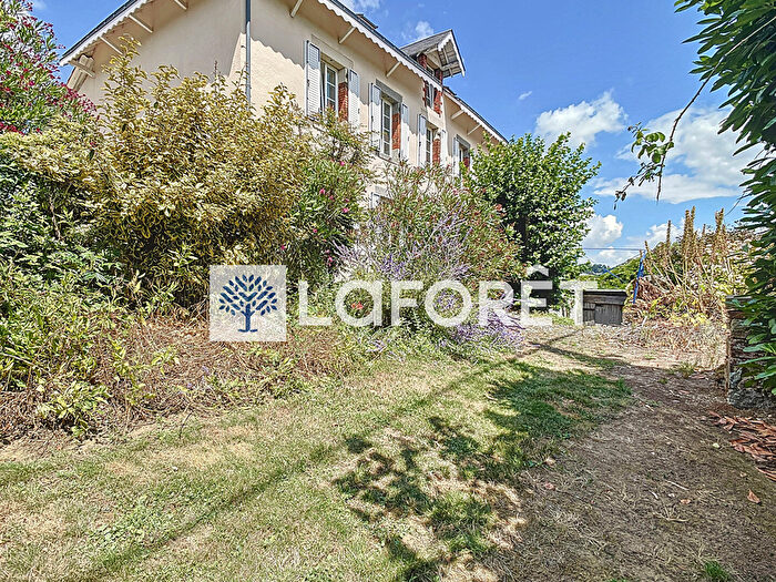 Maison à vendre - Pouzauges - 8 pièces - 4 chambres