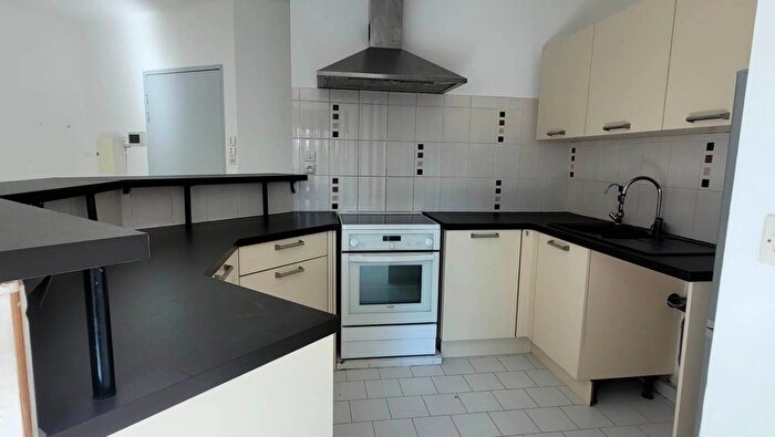 Appartement à louer - Nord, Uzès - 2 pièces - 1 chambre