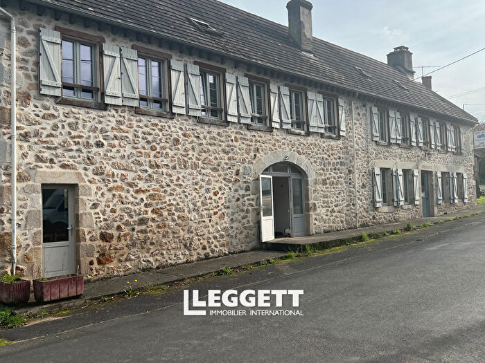 Maison à vendre - Bassignac - 19 pièces - 9 chambres