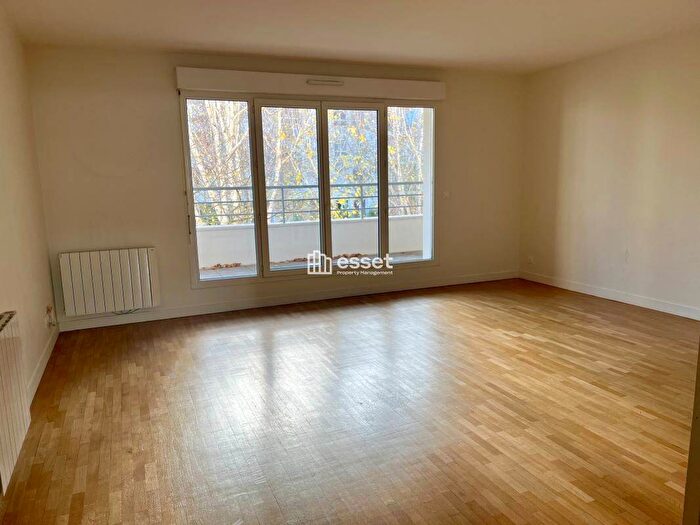 Appartement à louer - Hôtel de Ville, Courbevoie - 4 pièces - 3 chambres