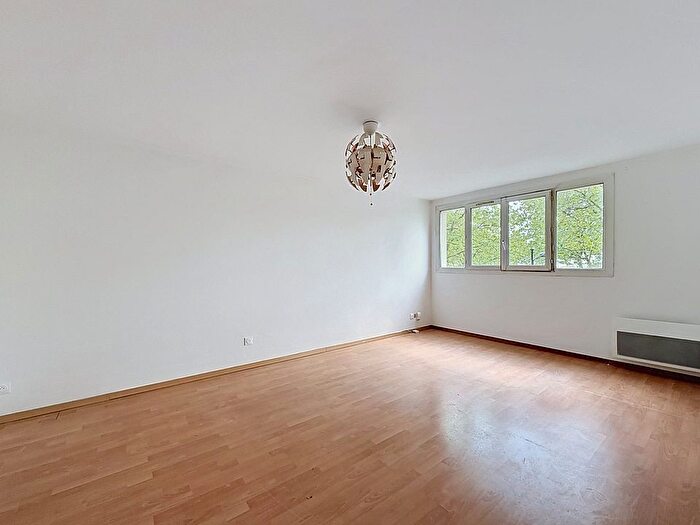 Montigny-le-Bretonneux, La Sourderie Nord : Appartement 2 pièces à vendre