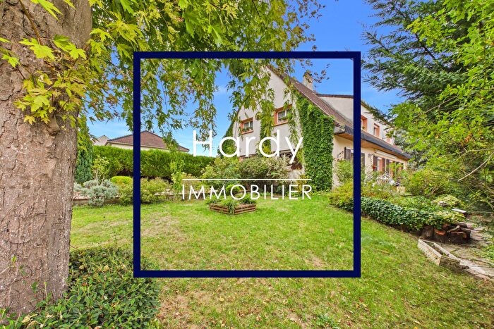 Maison 11 pièces à Osny, à vendre