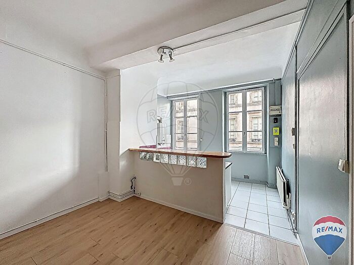 Appartement à louer - Chalon-sur-Saône, La Citadelle - 2 pièces - 1 chambre