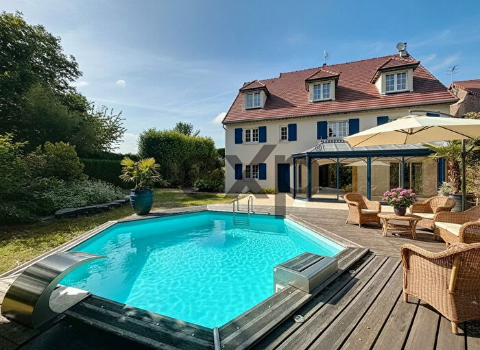 Maison 11 pièces à vendre - Compiègne, Royallieu, Village