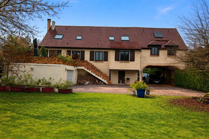 Maison à vendre - Jouy-le-Moutier, Jouy-le-Fontaine, Jouy-village - 8 pièces - 4 chambres