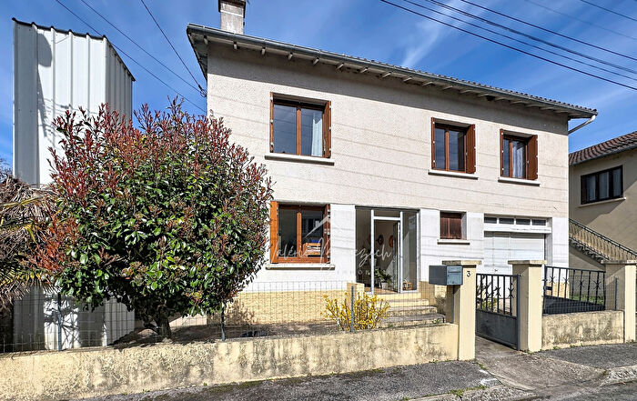 Maison à vendre - Saint-Affrique - 6 pièces - 5 chambres
