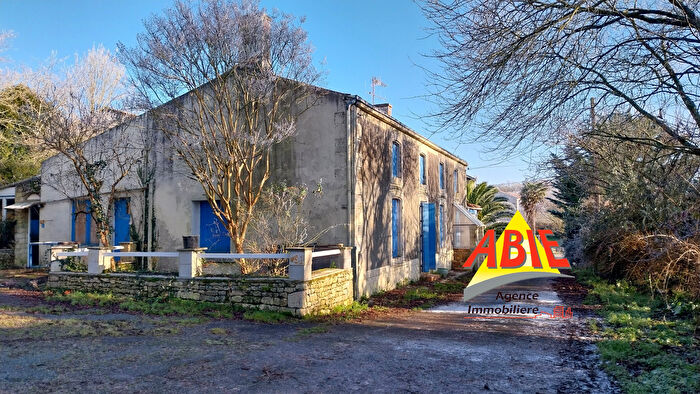 Maison à vendre - Saint-Hilaire-des-Loges - 8 pièces - 5 chambres