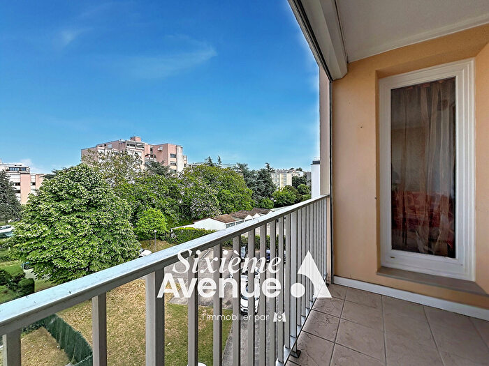 Appartement à vendre - Décines-Charpieu, Berthaudière - 3 pièces - 2 chambres