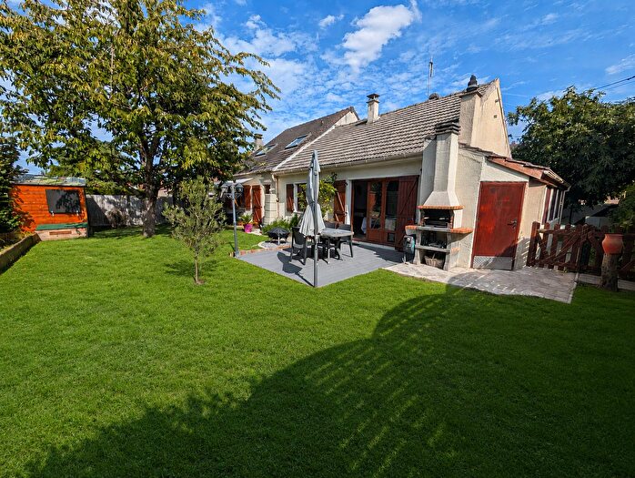 Les Clayes-sous-Bois, Centre-ville : Maison 6 pièces à vendre