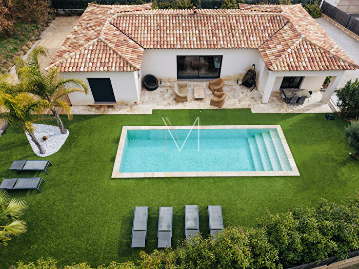 Maison à vendre - Le Plan-de-la-Tour - 6 pièces - 4 chambres