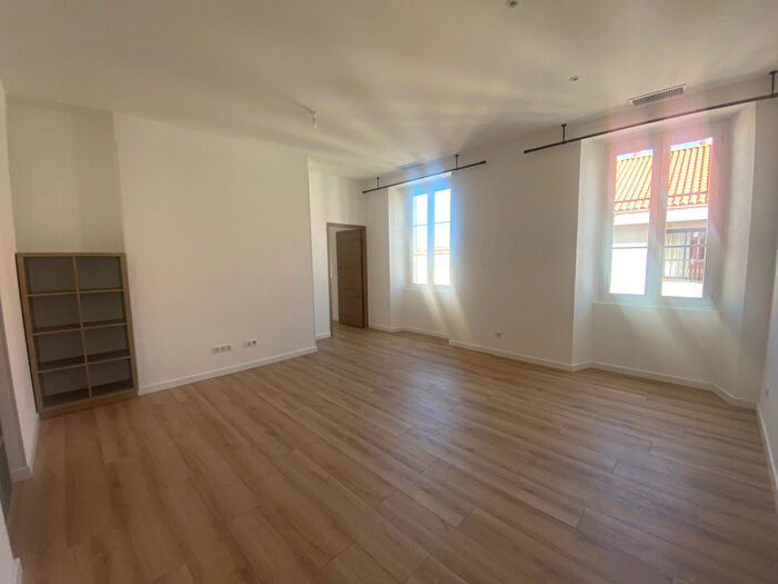 Appartement à louer - Bastia, Centre-ville, Cardo - 3 pièces - 2 chambres