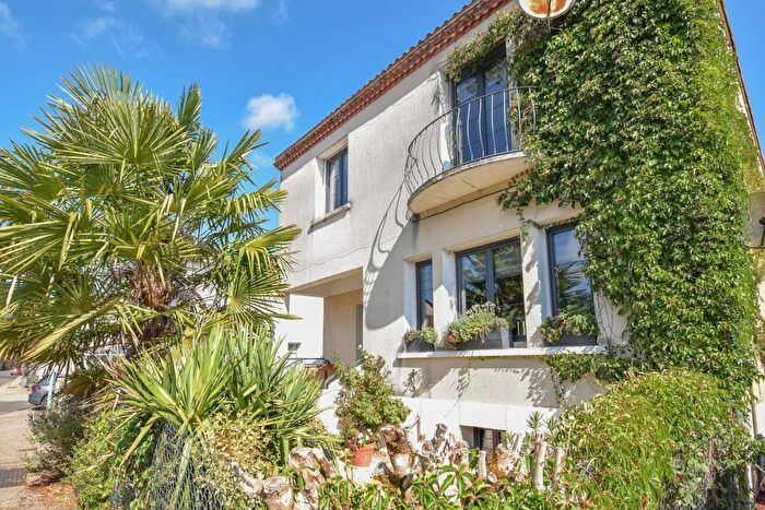 Maison 6 pièces à Champagne-Mouton, à vendre