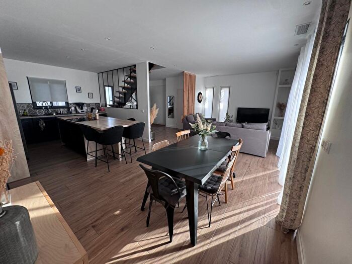 Maison à vendre - Bellegarde - 5 pièces - 4 chambres